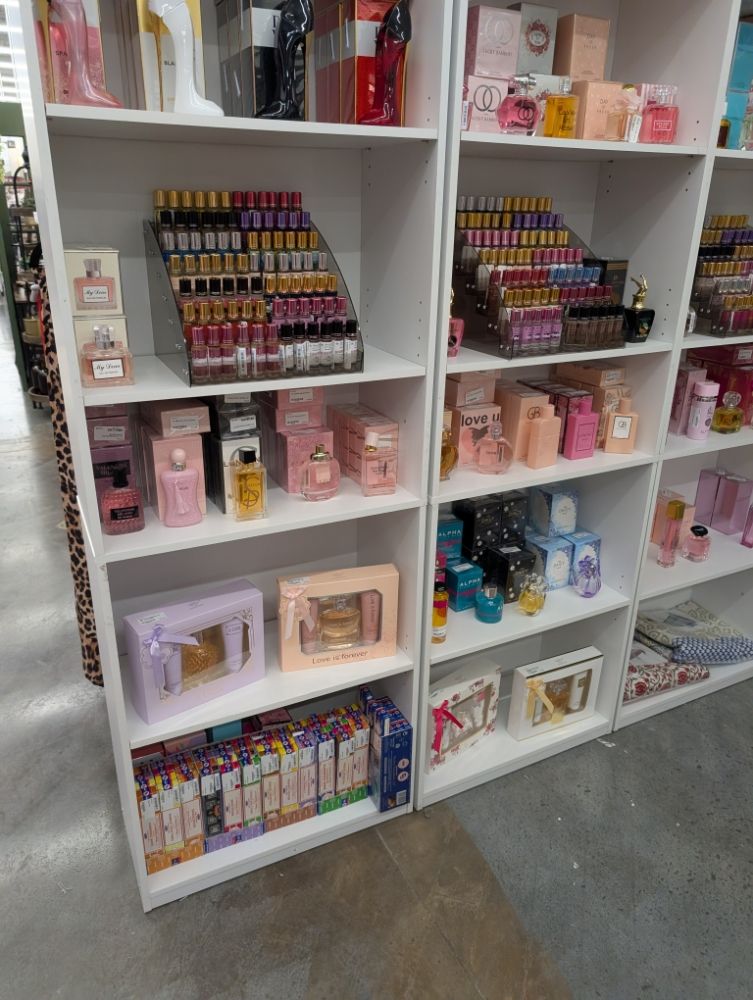 PAINTED TREE BOUTIQUES - Updated March 2025 - 10 Photos - 8970 S ...