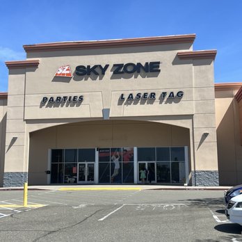 SKY ZONE TRAMPOLINE PARK - Updated August 2024 - 50 Photos & 63 Reviews ...