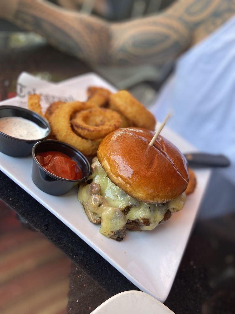 WICKED COW BURGERS AND BREWS - 1147 Photos & 1275 Reviews - 131 W ...