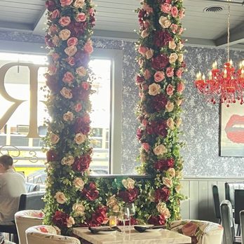 RUBYS & ROSES RESTAURANT - Updated December 2024 - 1089 Photos & 490 ...