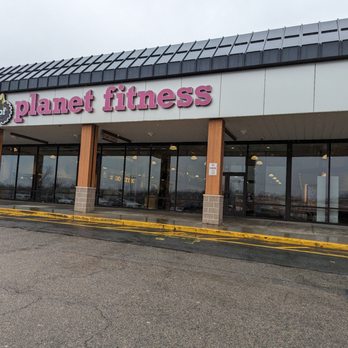 PLANET FITNESS - Updated December 2025 - 37 Photos & 108 Reviews - 695 ...
