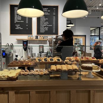 FOX IN THE SNOW - Updated March 2025 - 112 Photos & 84 Reviews - 38 W ...