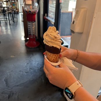 THE ICE CREAM SHOW - Updated July 2025 - 245 Photos & 217 Reviews - 105 ...