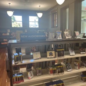WEST LINN PUBLIC LIBRARY - Updated December 2025 - 47 Photos & 10 ...