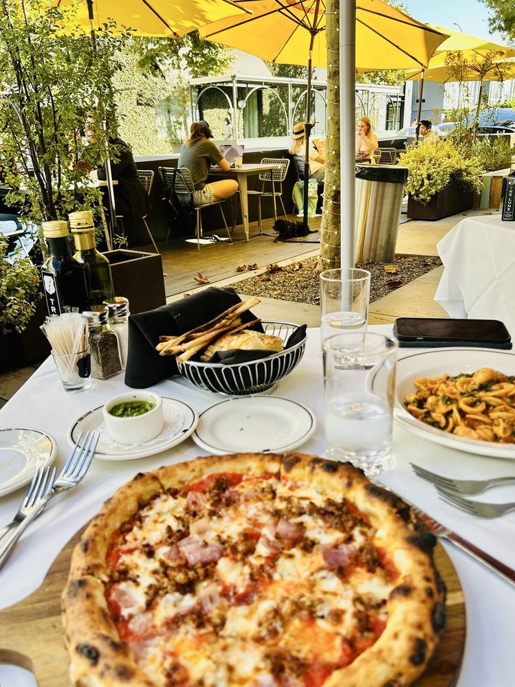 TRE LUNE - Updated January 2026 - 54 Photos & 28 Reviews - 911 N ...