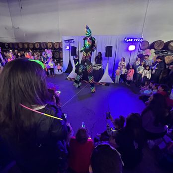 CIRQUE QUIRK - Updated May 2025 - 136 Photos & 94 Reviews - 2330 ...