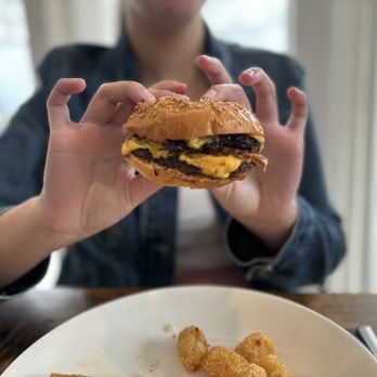 MERIBO - Updated December 2025 - 246 Photos & 258 Reviews - 326 Lee Ln ...