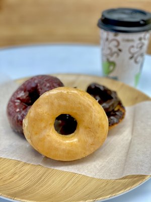 SARAH DONUTS - Updated July 2024 - 65 Photos & 69 Reviews - 663 Holcomb ...