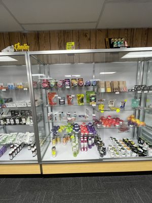 ELEVATED EXOTICS - Updated December 2025 - 14 Photos - 923 Ludington St ...