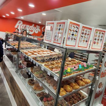RANDY’S DONUTS - Updated June 2025 - 133 Photos & 45 Reviews - 2369 E ...