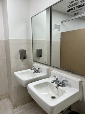 DSW DESIGNER SHOE WAREHOUSE - Updated December 2025 - 25 Photos & 33 ...