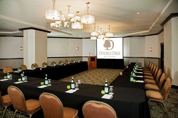 DOUBLETREE BY HILTON HOTEL MODESTO - 312 Photos & 308 Reviews - 1150 ...