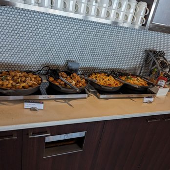 AIR CANADA MAPLE LEAF LOUNGE - Updated December 2025 - 334 Photos & 180 ...