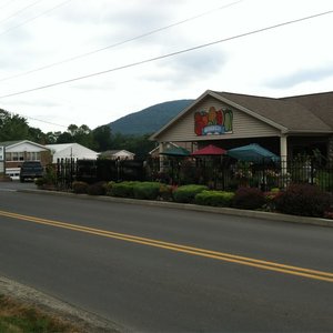 CROSSROADS SALE & MARKET - Updated August 2025 - Gratz, Pennsylvania ...