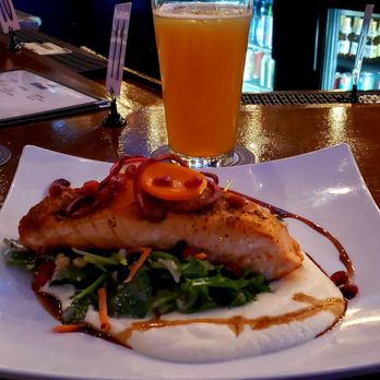 YETI SPORTS BAR & RESTAURANT - Updated October 2024 - 87 Photos & 64 ...