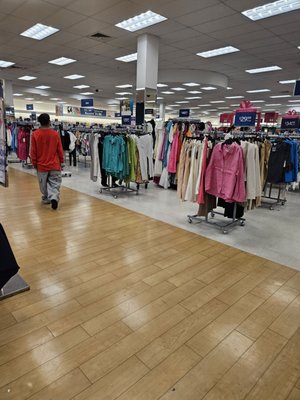 MARSHALLS - Updated October 2025 - 110 Photos & 122 Reviews - 1701 N ...