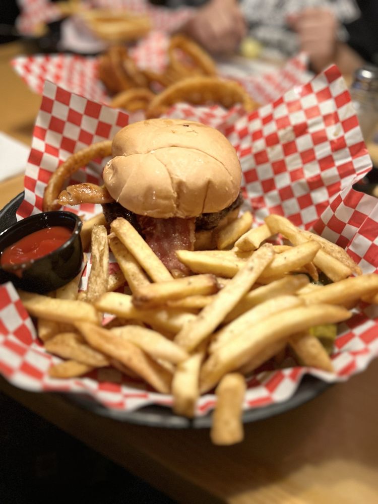 NEWT’S SOUTH - Updated December 2025 - 114 Photos & 111 Reviews - 1201 ...