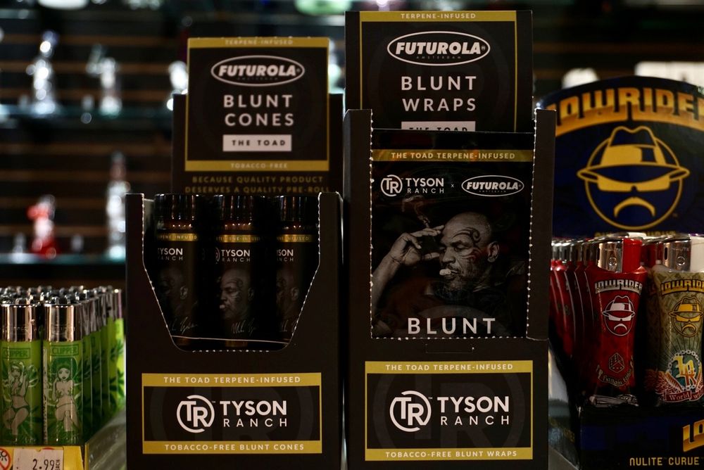 ROLL & SMOKE SHOP - Updated December 2024 - 18 Photos - 806 S Allen ...