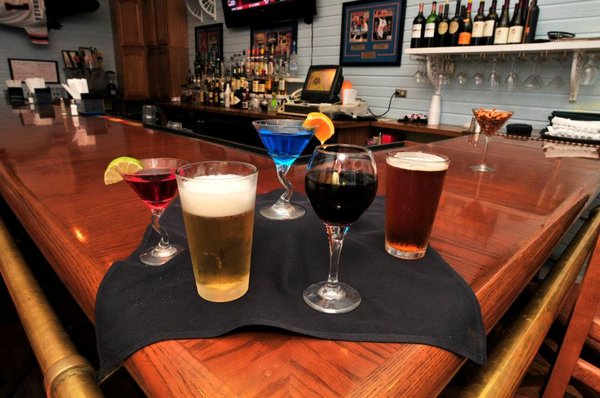 GATORS DEN SPORTS GRILL - 125 Photos & 82 Reviews - American ...