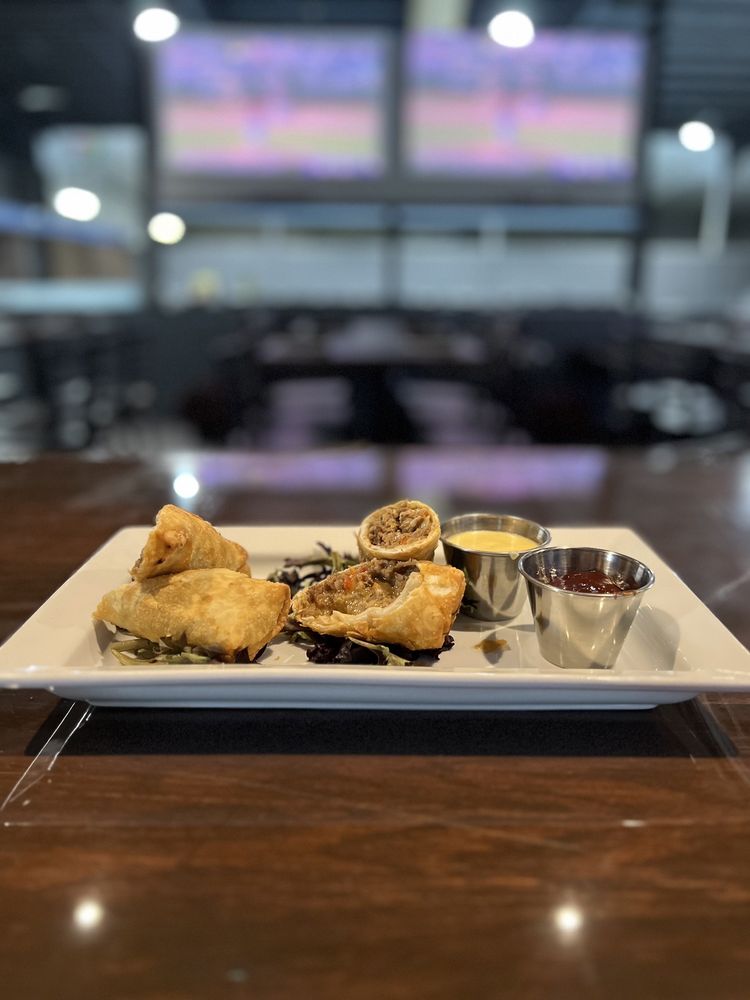 COURTSIDE BAR & GRILL - Updated December 2025 - 15 Photos - 340 Oak St ...