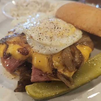 THE HOWLING ROOSTER - Updated October 2024 - 450 Photos & 343 Reviews ...