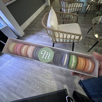 MACADONS - Updated June 2024 - 741 Photos & 383 Reviews - 826 S 3rd St ...