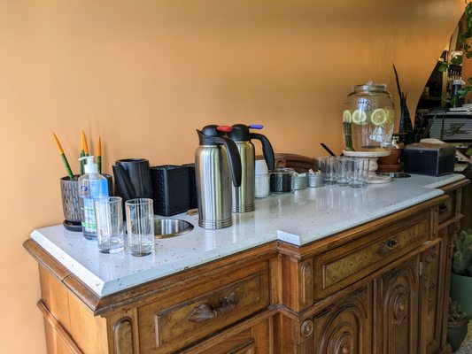 TEN TOES COFFEE HOUSE - Updated October 2025 - 25 Photos - 593 Bank St ...