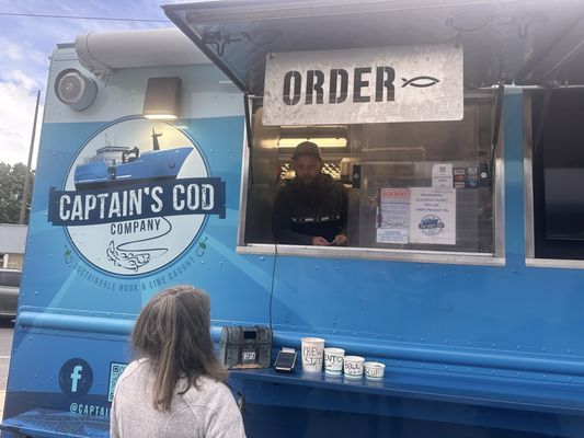 CAPTAINS COD - Updated December 2025 - 11 Photos - 501 N Freya St ...