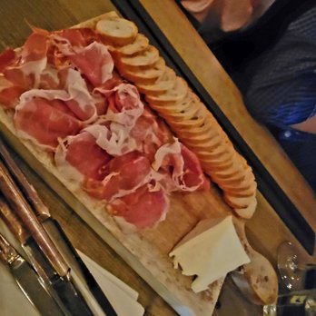 BIN 152 - Updated May 2024 - 160 Photos & 219 Reviews - 152 King St ...