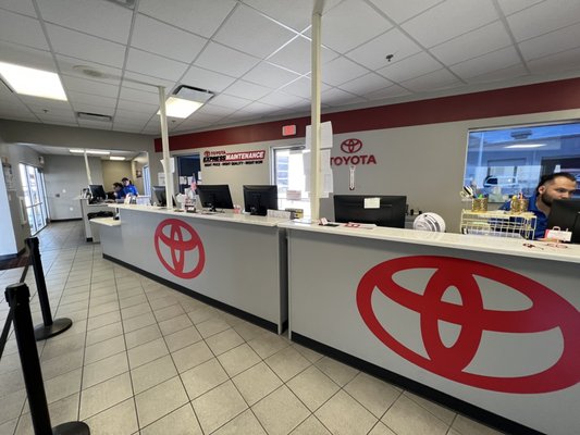 UNIVERSAL TOYOTA - Updated June 2024 - 225 Photos & 301 Reviews - 12102 ...