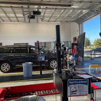 VALVOLINE INSTANT OIL CHANGE - Updated December 2025 - 25 Photos & 16 ...