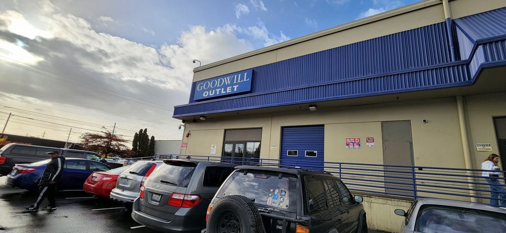 SEATTLE OUTLET GOODWILL - Updated March 2025 - 45 Photos & 129 Reviews ...