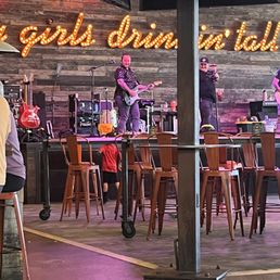 DIERKS BENTLEY’S WHISKEY ROW GILBERT - Updated October 2025 - 823 ...