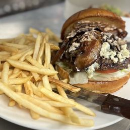 HOOD SUPPLY CO BAR AND GRILL - Updated December 2025 - 167 Photos & 111 ...