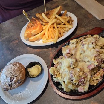 HUCKLEBERRY’S - Updated January 2026 - 95 Photos & 60 Reviews - 209 N ...