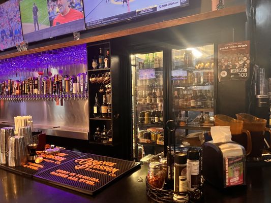 THE CORNER PIZZA BAR - Updated December 2025 - 142 Photos & 97 Reviews ...