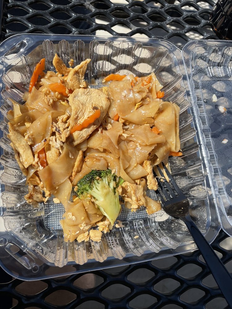 ROYAL THAI CUISINE EXPRESS - Updated March 2025 - 42 Photos & 76 ...