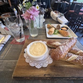 CON MURPHY’S - Updated August 2024 - 290 Photos & 376 Reviews - 1700 ...