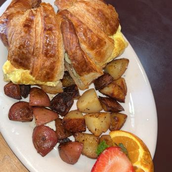 SIMPLE SIMON’S BAKERY & BISTRO - Updated July 2024 - 1273 Photos & 1552 ...