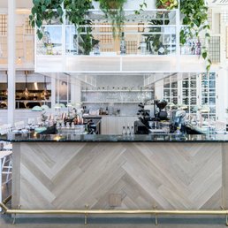 LOV CENTROPOLIS - Updated December 2025 - 111 Photos & 29 Reviews - 140 ...