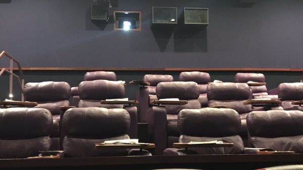 SHOWCASE CINEMA DE LUX LEGACY PLACE - 103 Photos & 271 Reviews - 200 ...