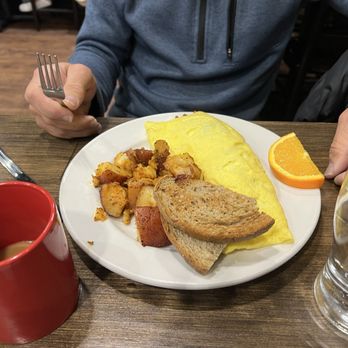 FAMOUS TOASTERY - Updated August 2025 - 338 Photos & 342 Reviews - 330 ...