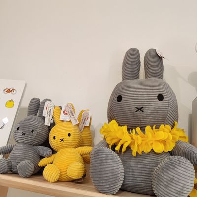 KIRA X MIFFY - Updated July 2024 - 142 Photos & 22 Reviews - 2233 Kalakaua Ave, Honolulu, Hawaii ...