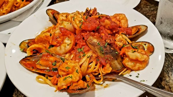 COLOSSEO FAMILY RESTAURANT & PIZZERIA - 95 Photos & 85 Reviews - 11 ...