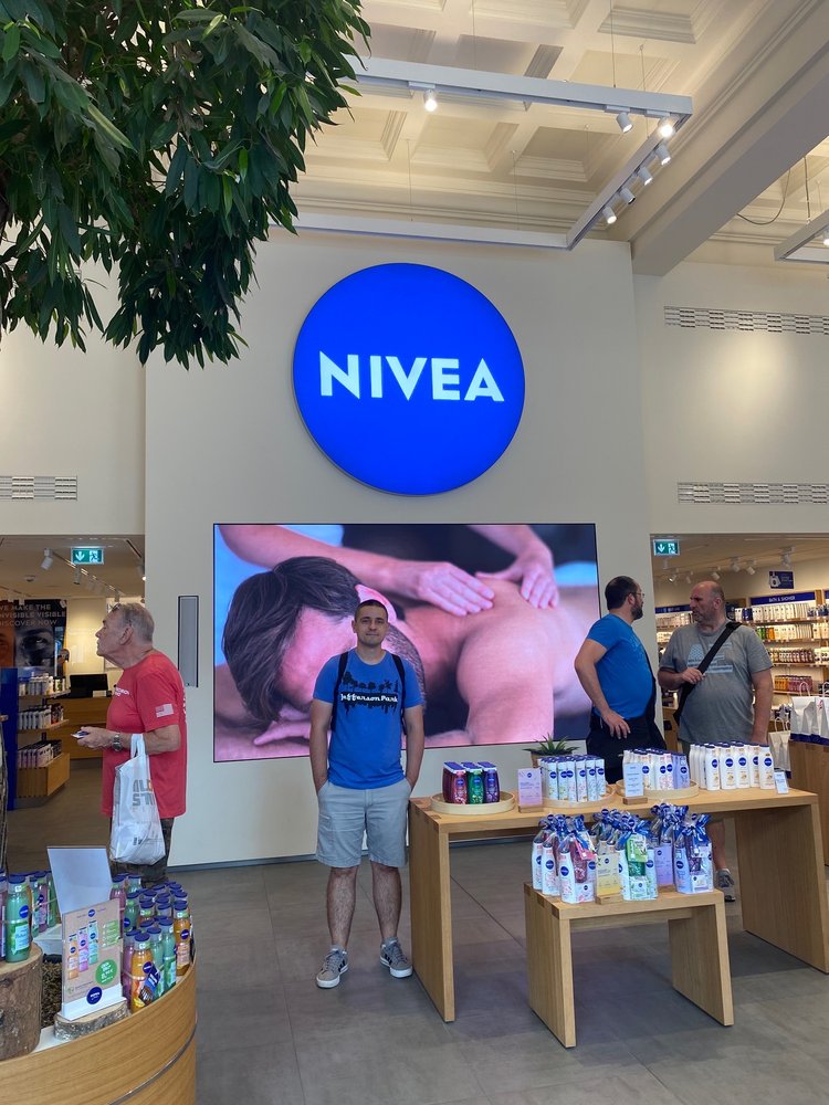 NIVEA HAUS - Updated December 2025 - 58 Photos & 48 Reviews - Unter den ...