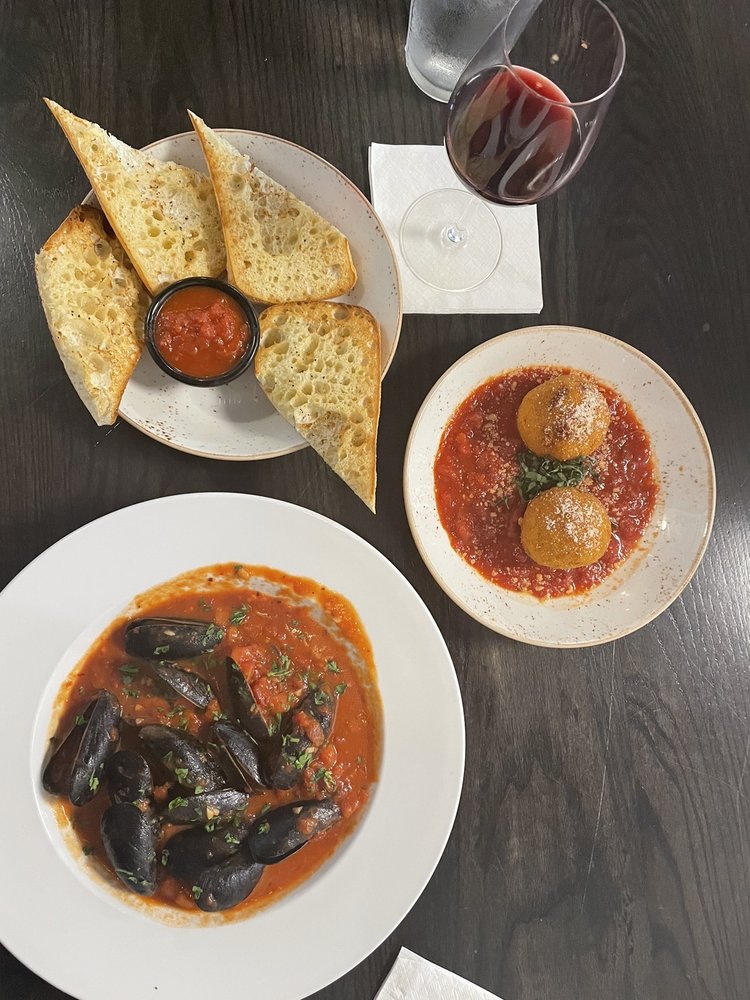 LICARI’S SICILIAN PIZZA KITCHEN - 86 Photos & 88 Reviews - 3627 Baldwin ...