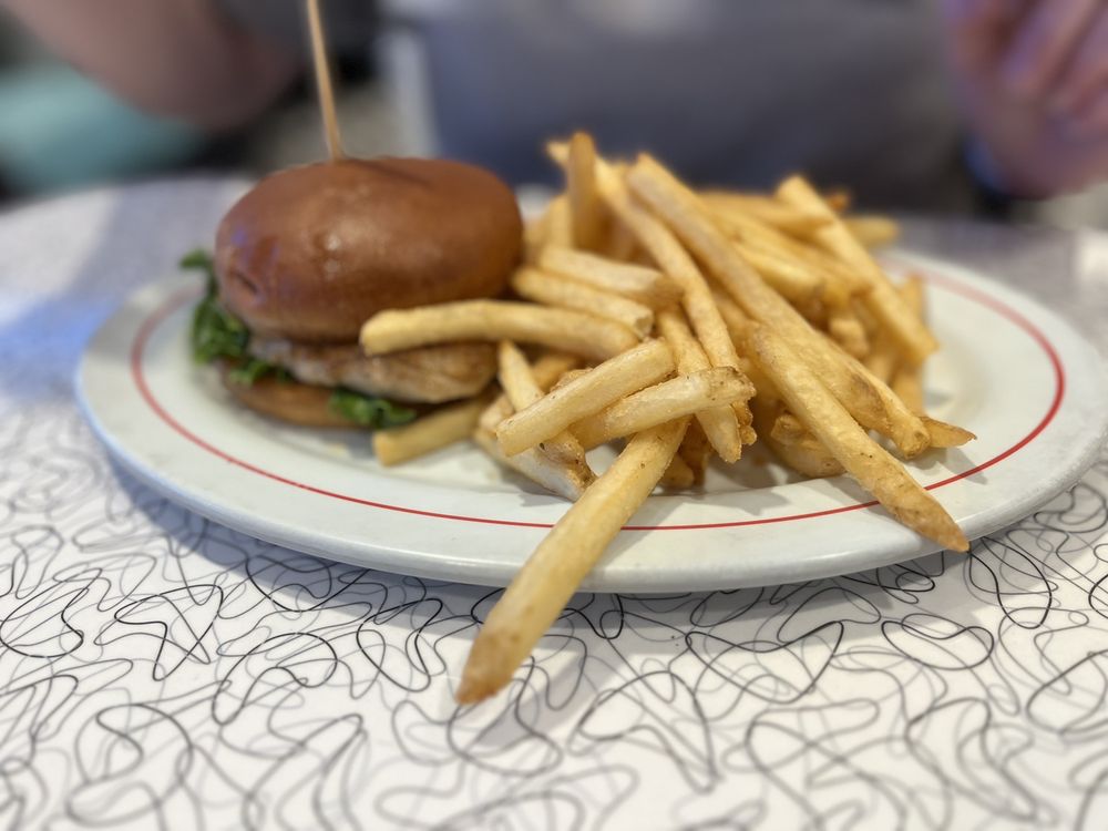 SUNLINER DINER - PIGEON FORGE - Updated March 2025 - 1241 Photos & 752 ...