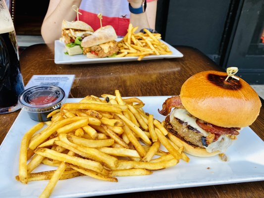 Photos of GMT TAVERN - Updated August 2024 - 171 Photos & 244 Reviews ...