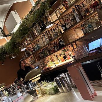 BAR LIS - Updated November 2024 - 400 Photos & 272 Reviews - 1541 ...