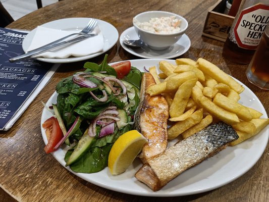 THE MASTER FISH BAR - 1 E Parade, Hastings, East Sussex, United Kingdom ...